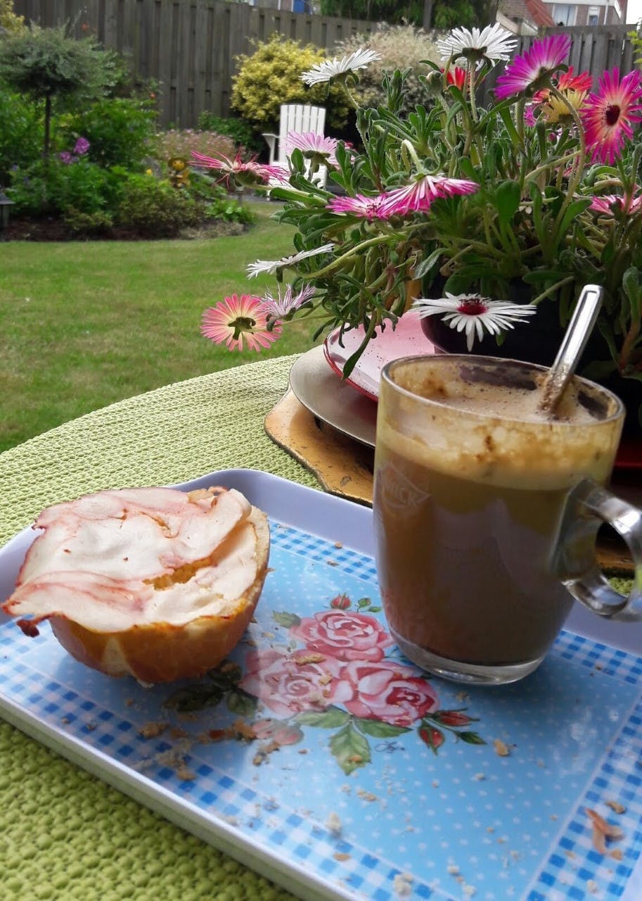 Mevrouw kan haar tuin helaas niet meer onderhouden, wie komt haar helpen? | Vrijwilligerspunt